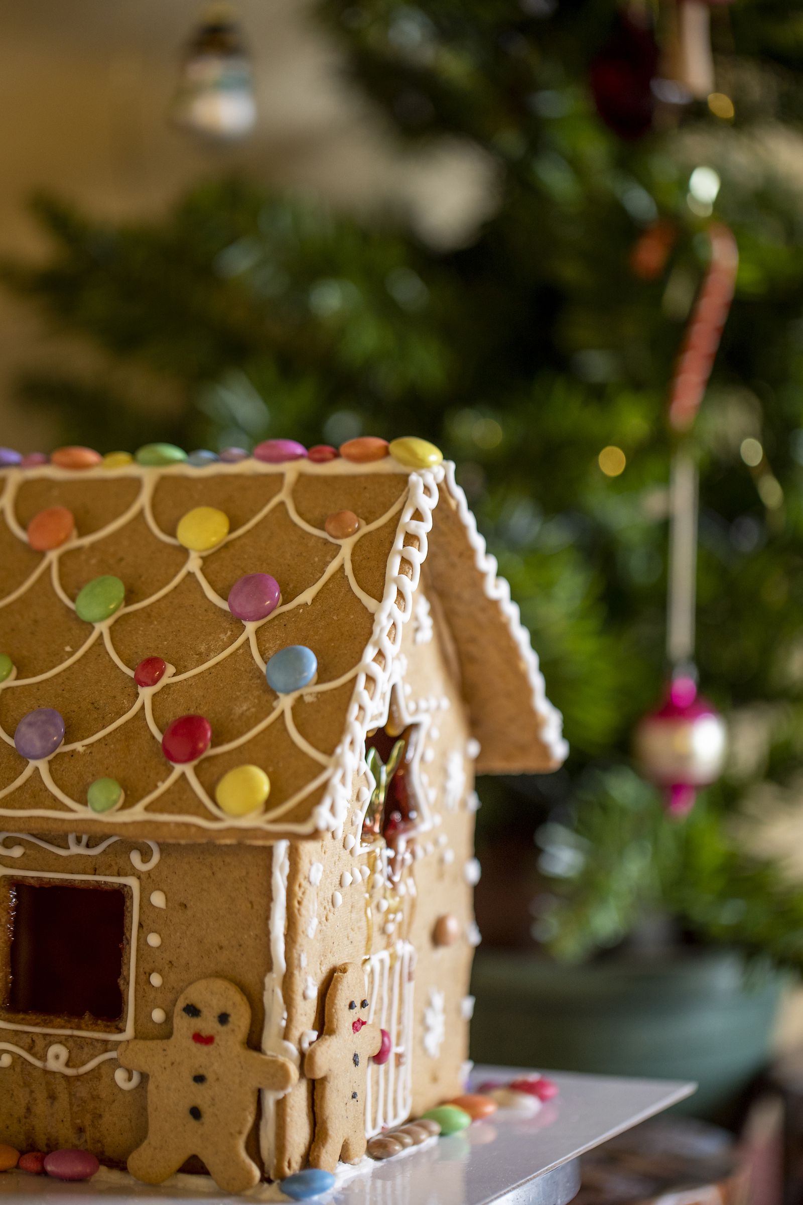 Gingerbread house recipe: how to make a gingerbread house | Homes and ...