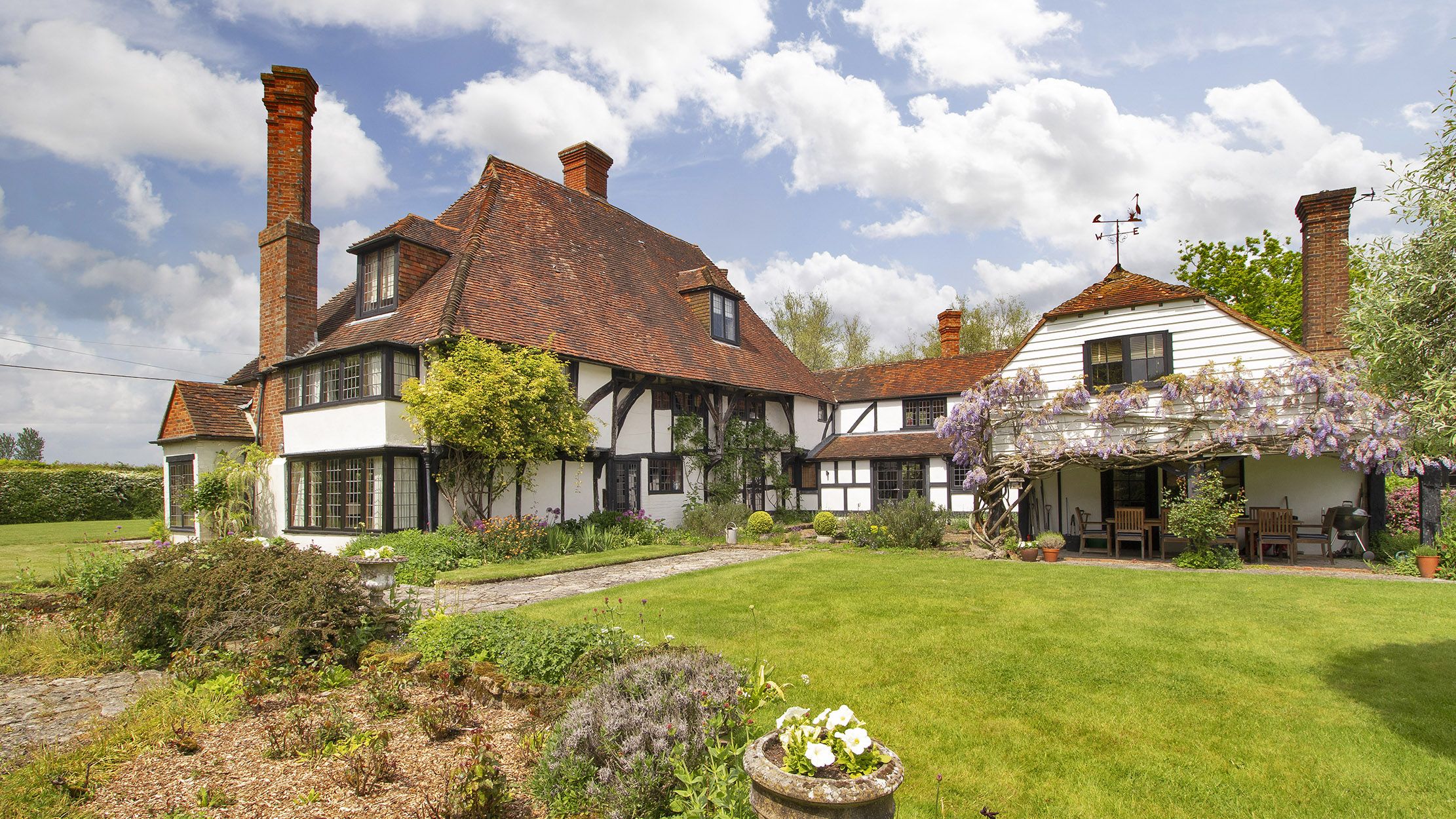 A medieval home with 600 years of history that was once home to a king ...