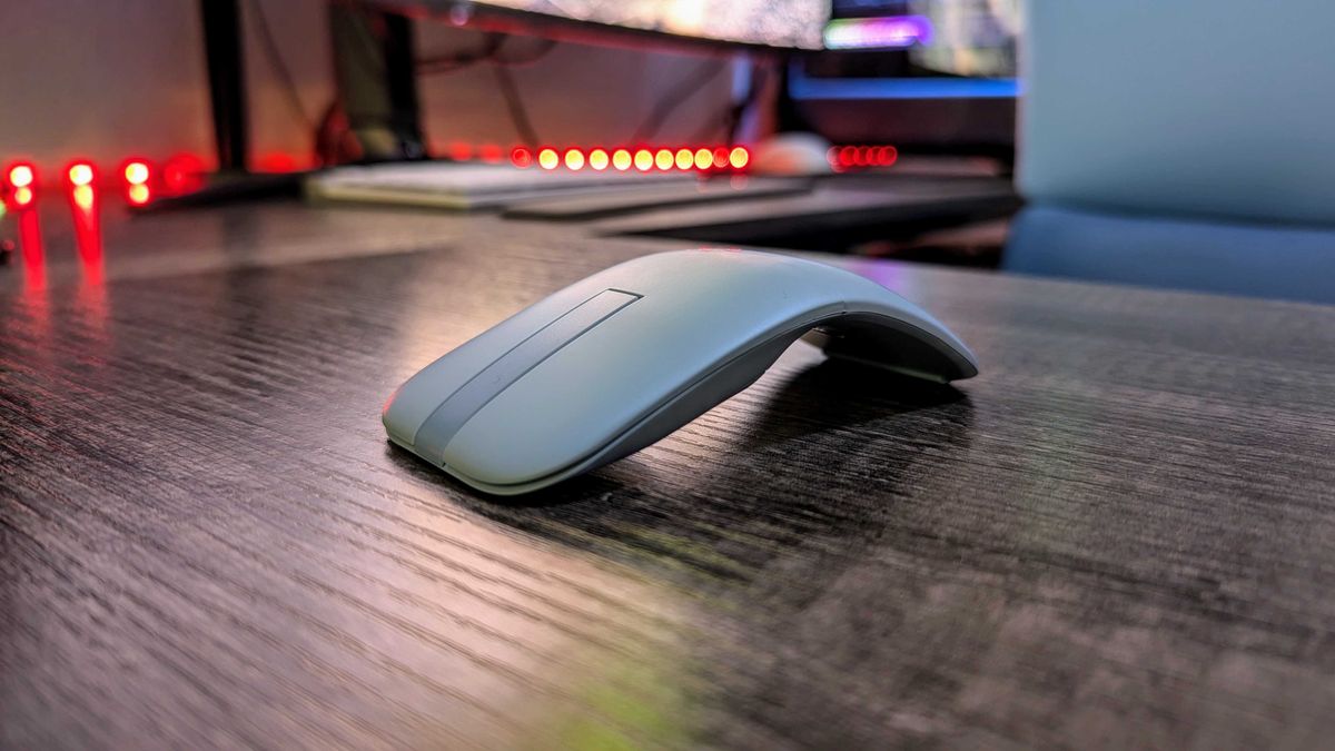 Dell Bluetooth Travel Mouse (MS700) review: Twistable design ...