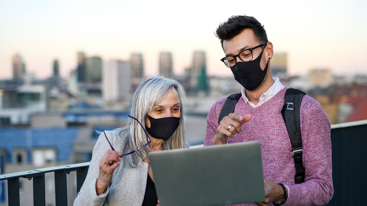 Watch: How to stop glasses fogging up while wearing a face mask | Fit&Well