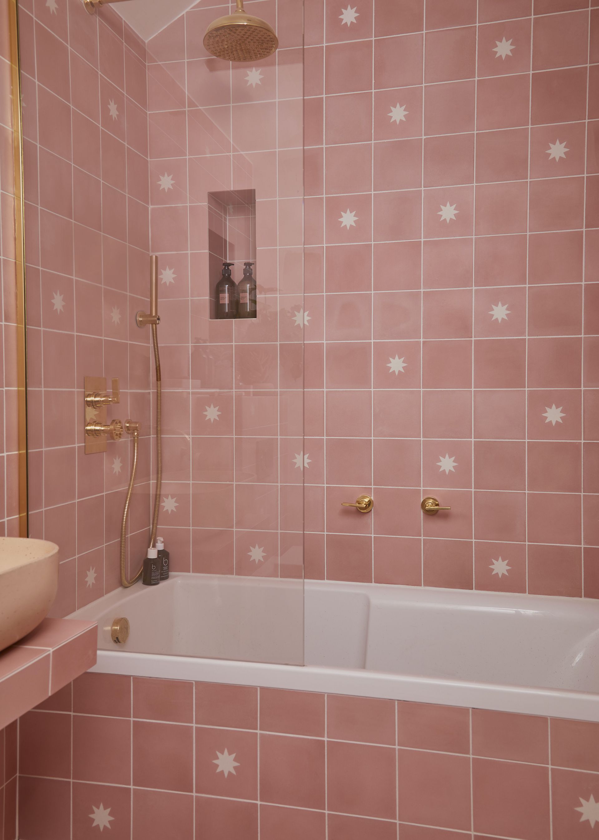 Tiled Bathtub Ideas — 10 Ways to Revive the Tiled Tub Trend | Livingetc