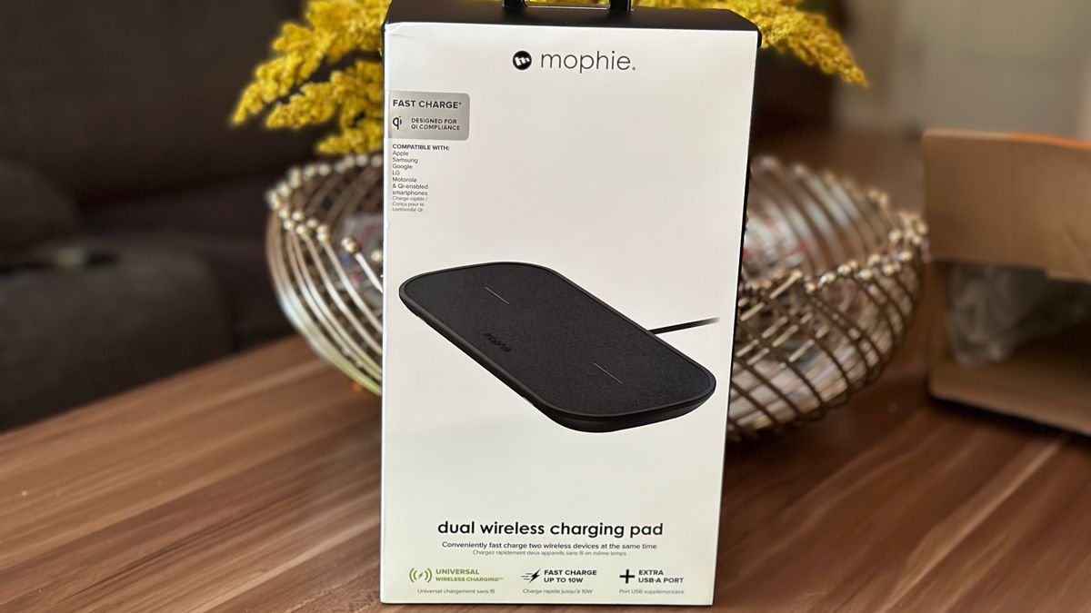 This popular Mophie Qi wireless charger proves slow and steady loses ...