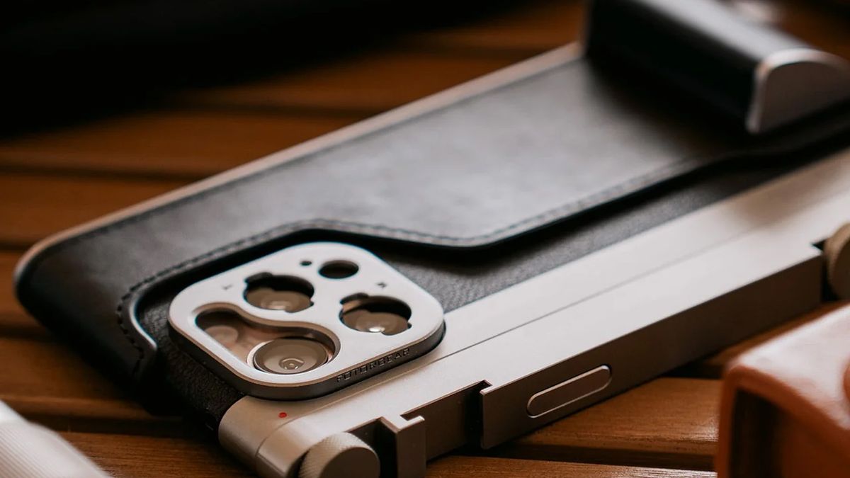 Retro compact cameras are hard to find. Is a modular retro iPhone case ...