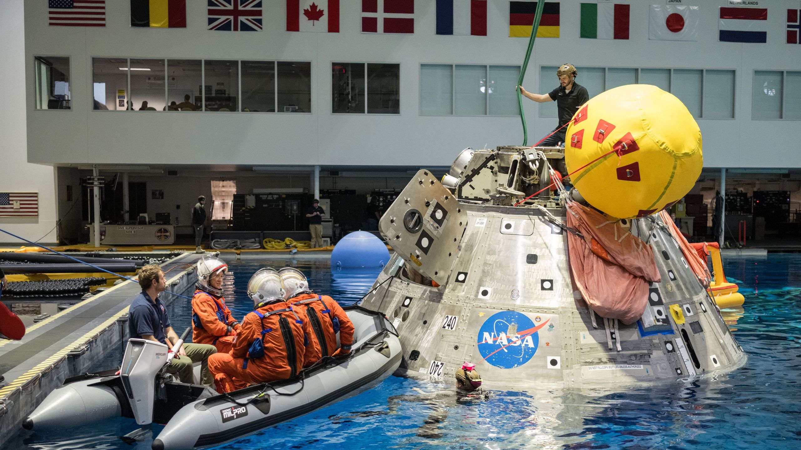 Artemis 2 moon astronauts dive into giant NASA pool for splashdown ...