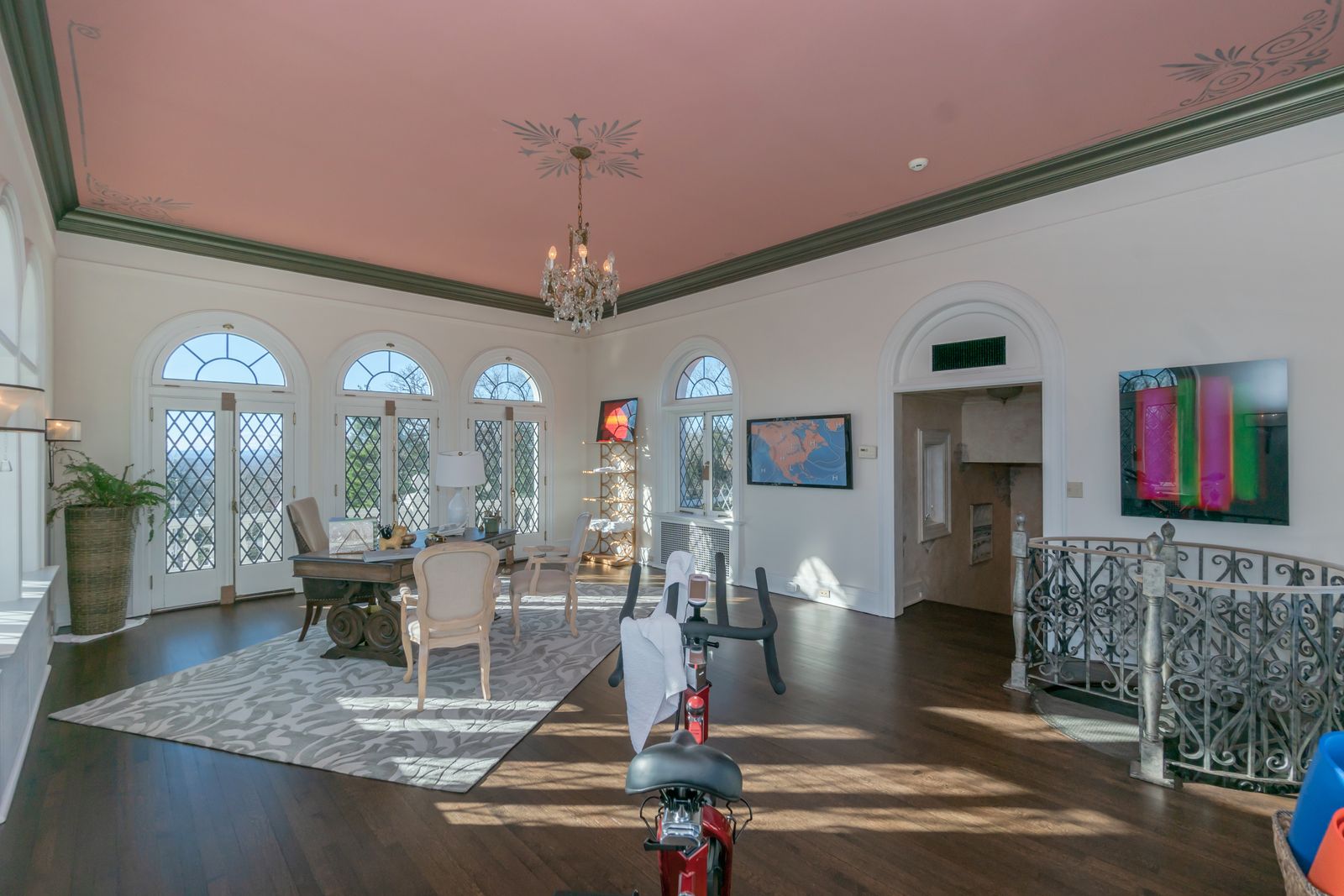 Gloria Swanson house: Inside the New Jersey mansion once owned by ...