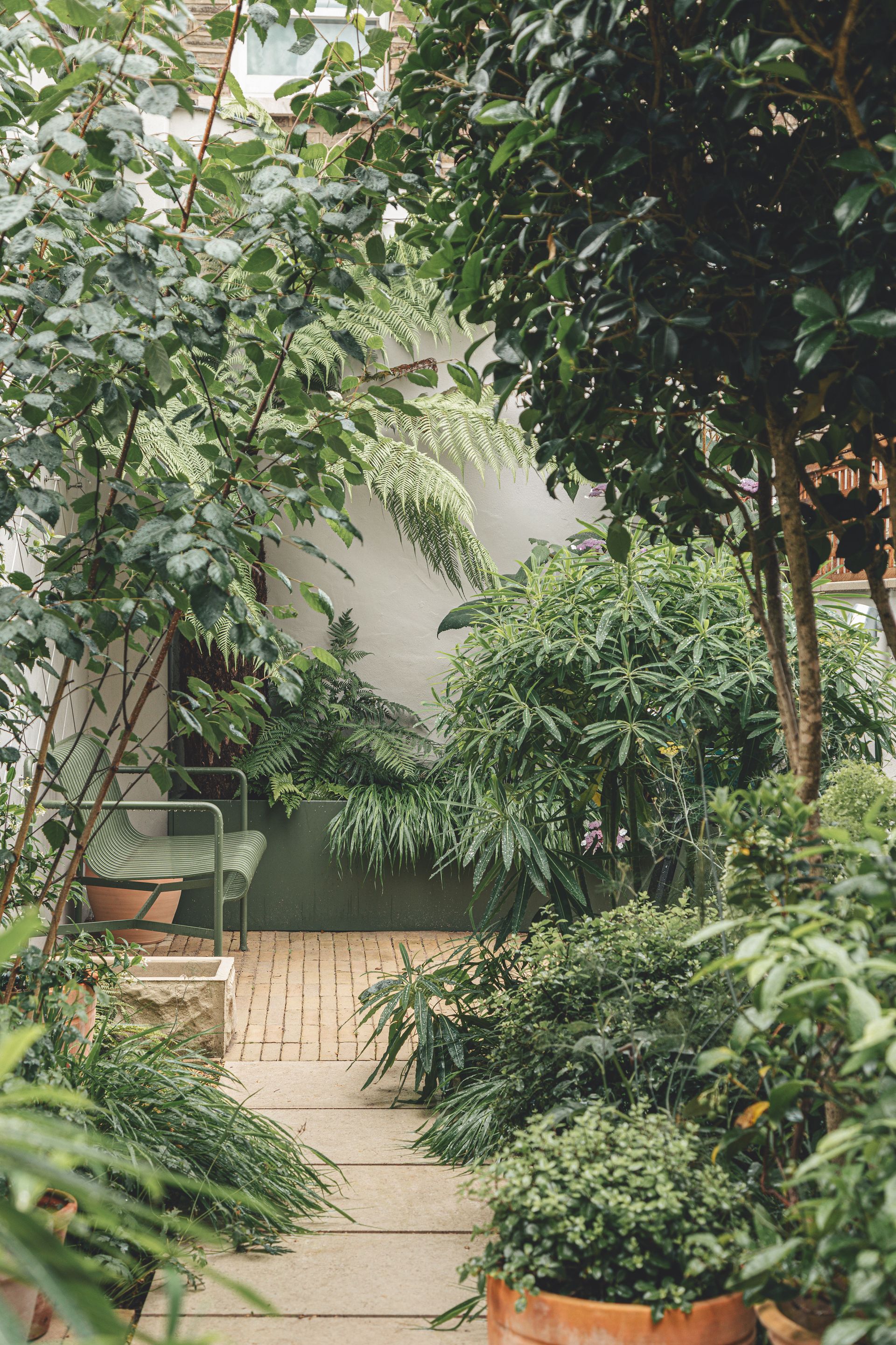 16 Courtyard Gardens Ideas to Maximize Your Small Space | Livingetc