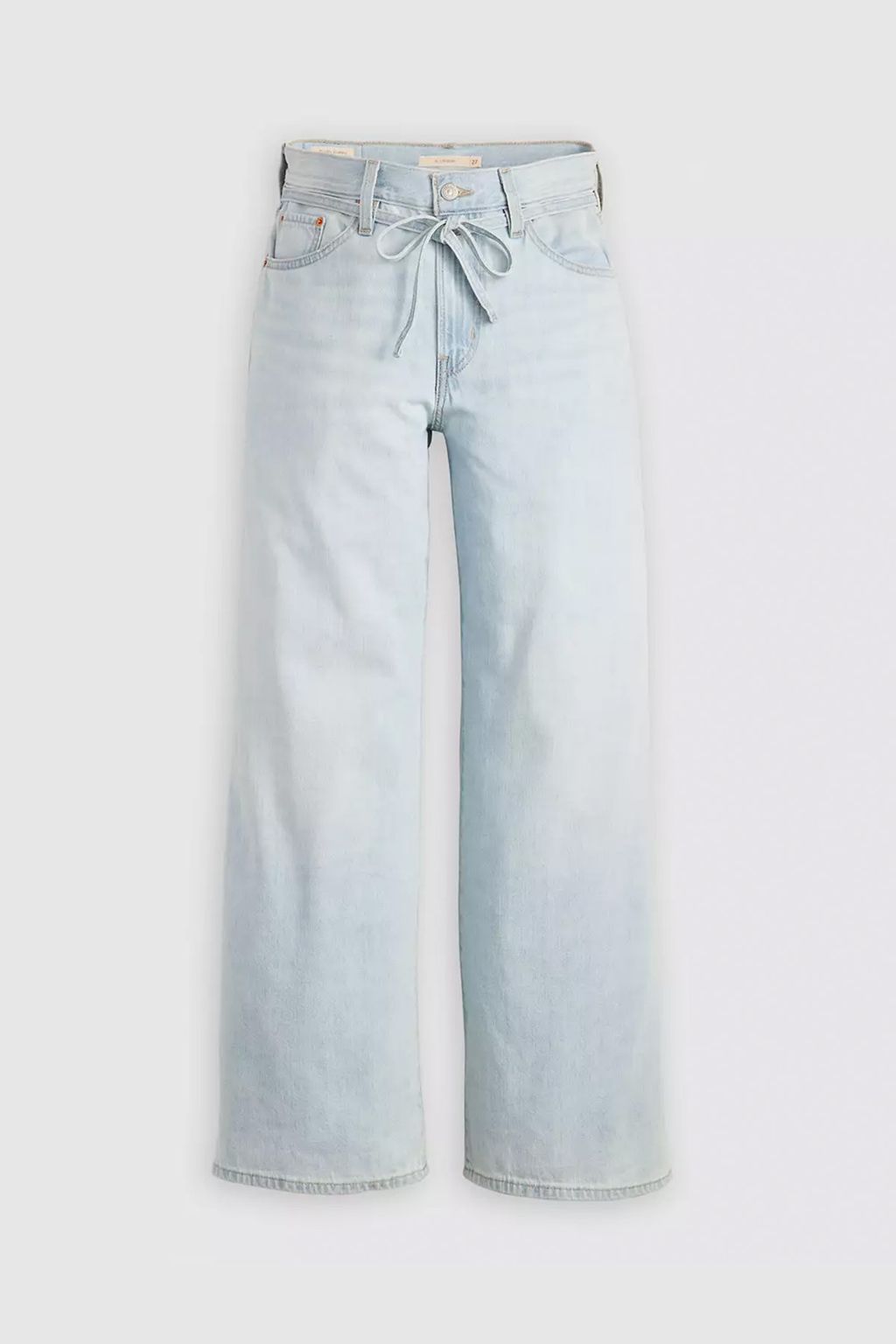 2 Outfits to Wear to the Beach From Levi's® Linen+ Denim Collection ...