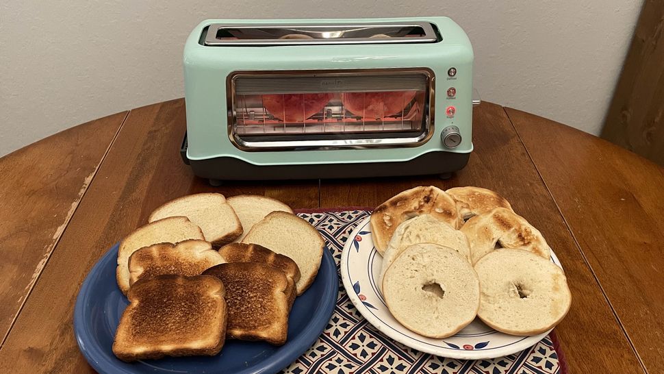 DASH Clear View Toaster review: A great-looking toaster with a couple ...