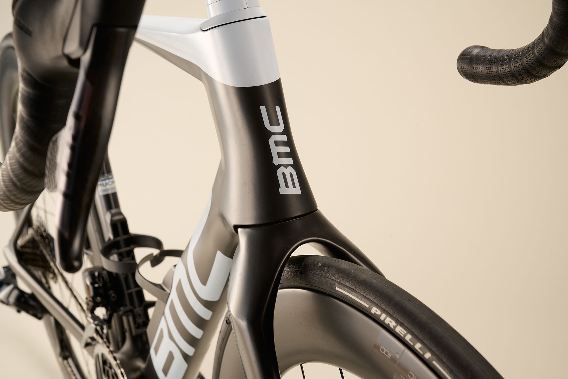 BMC Teammachine R 01 ONE review: very fast on smooth tarmac, built with ...