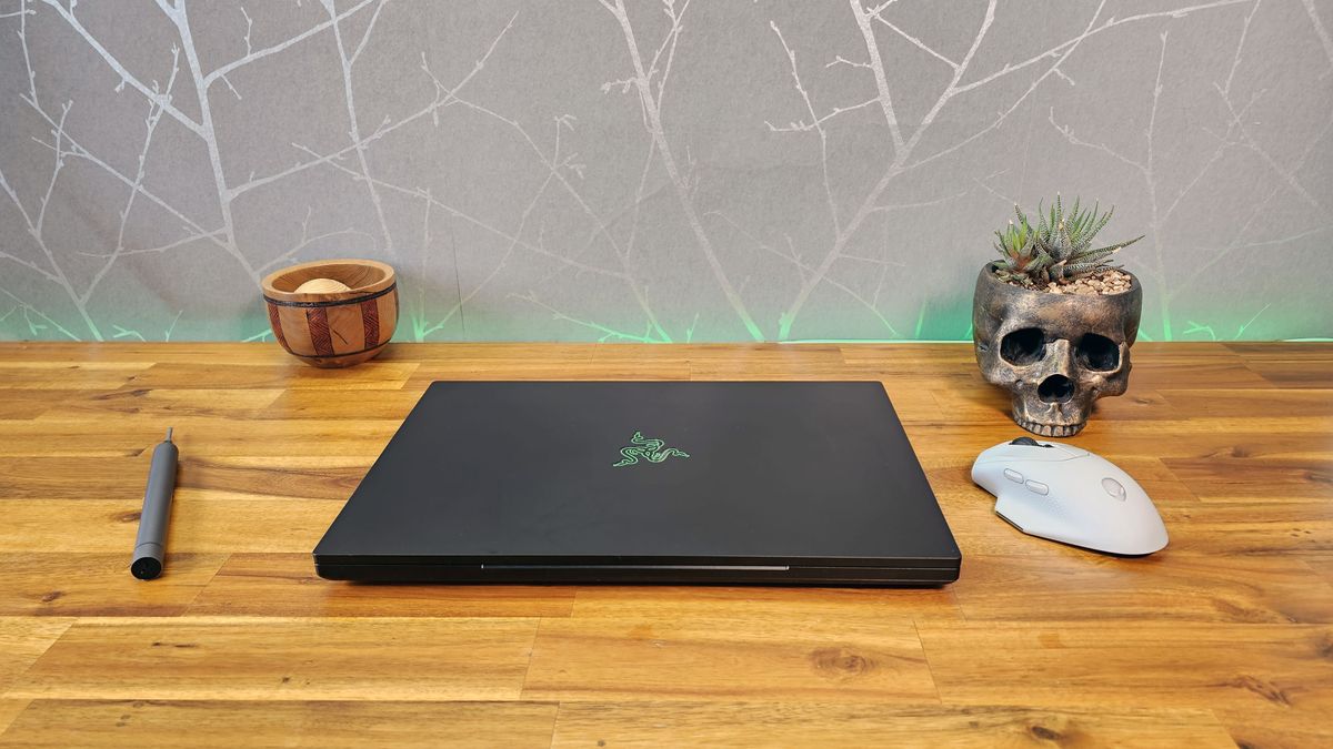 Razer Blade 16 Review: Dual-Mode Display, Dual-Screen Price? | Tom's ...