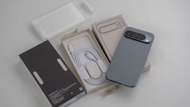 Samsung is giving away free starter kits with the Galaxy S25 in some ...