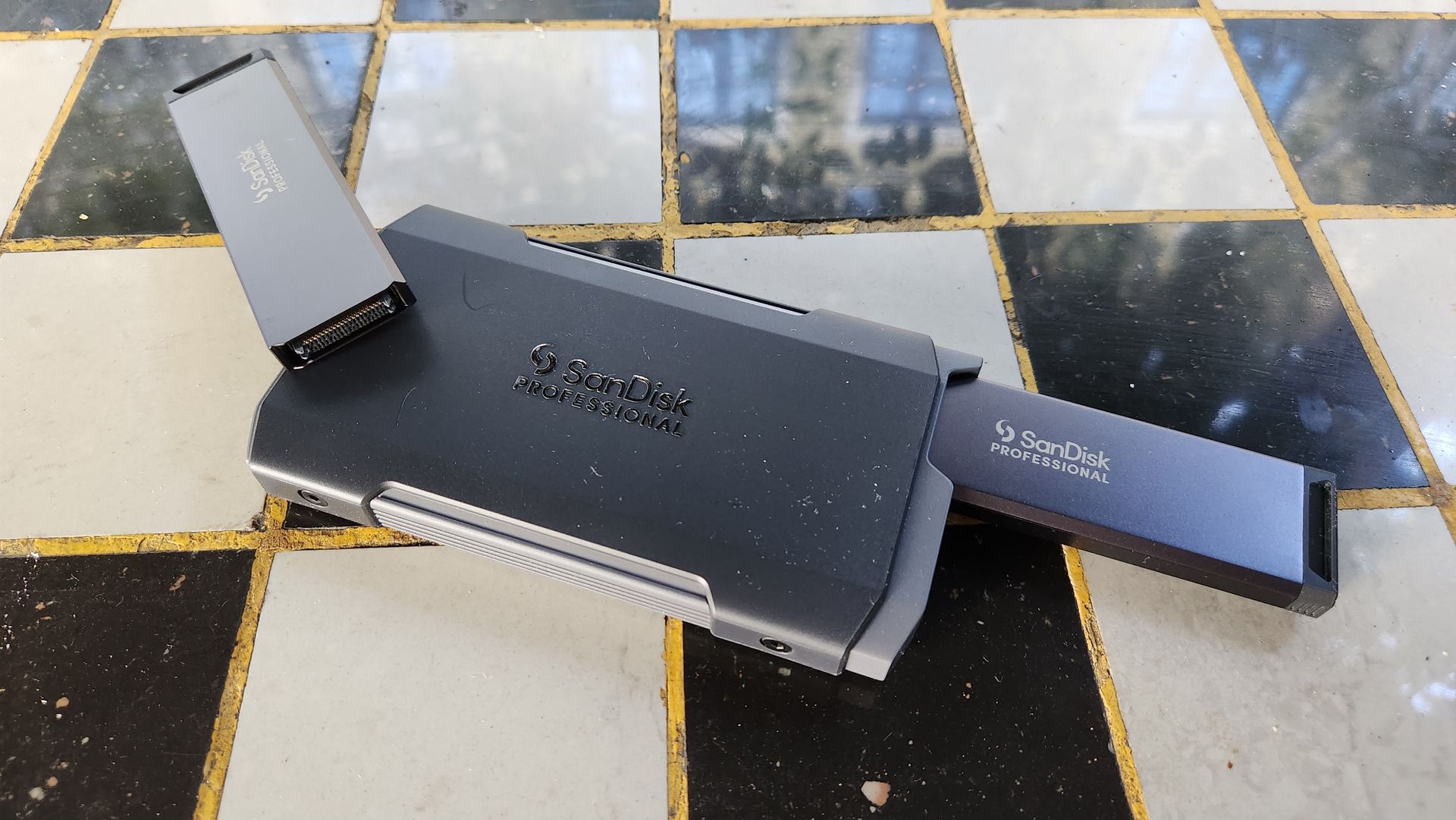 SanDisk Pro-Blade system review: Bringing the Zip drive to the SSD era ...