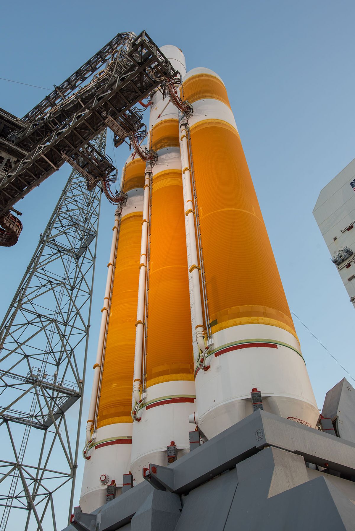 Launch Photos: Secret NROL-37 Spy Satellite Rides Delta IV Heavy Rocket ...
