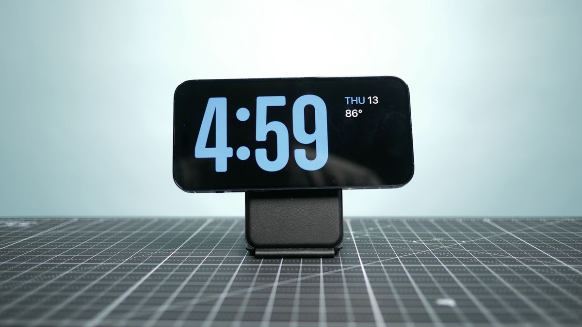 iOS 17 StandBy mode — everything you need to know to turn your iPhone ...