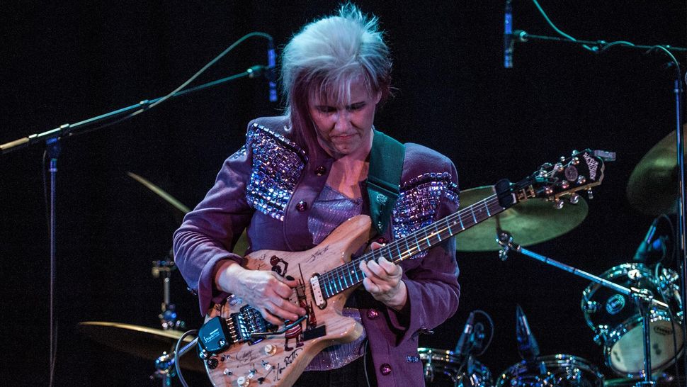 Jennifer Batten on playing guitar with Michael Jackson & Jeff Beck ...