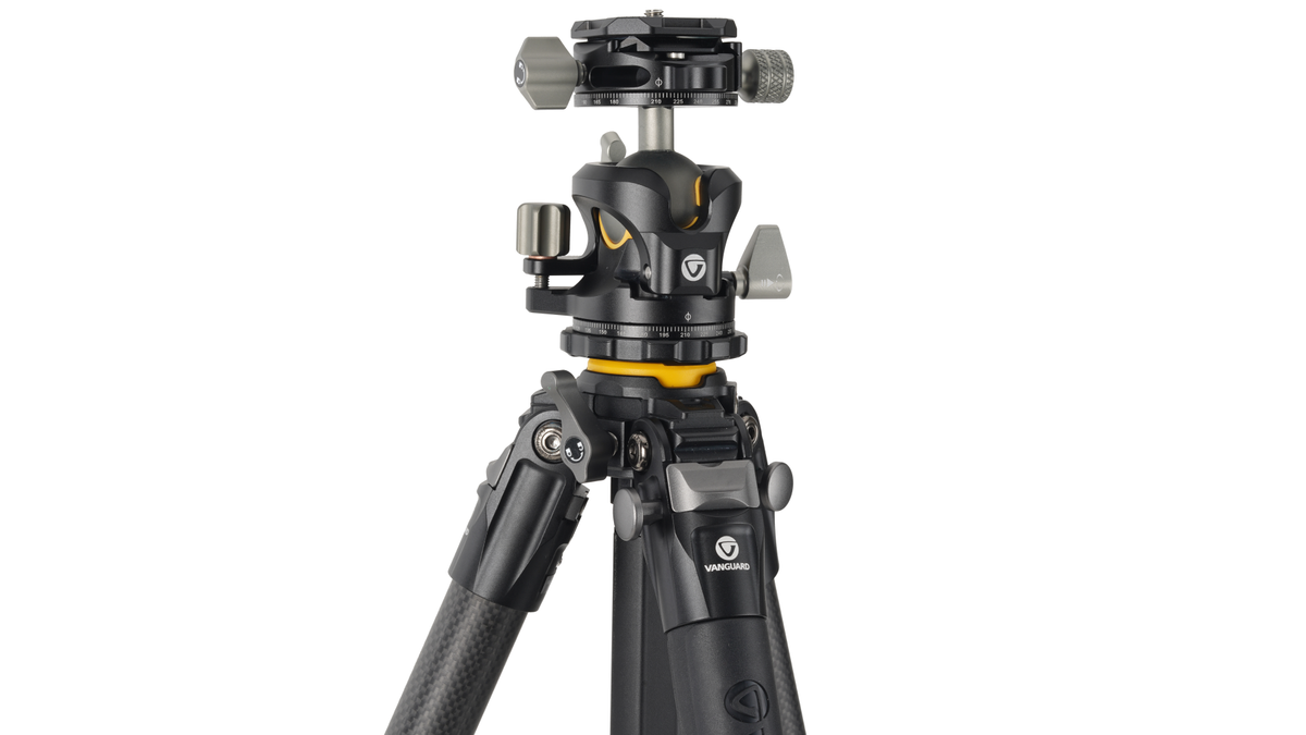 Vanguard launches its first tripod without an integrated center column ...