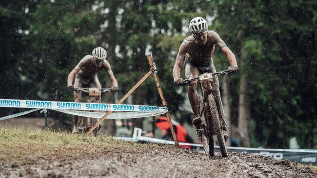 Hardtail vs full suspension: How to choose the right type of mountain ...
