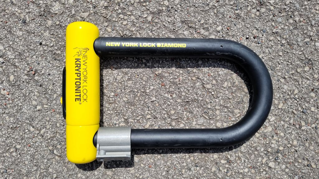 Kryptonite New York Lock Diamond D-lock review: Hefty, and claimed to ...
