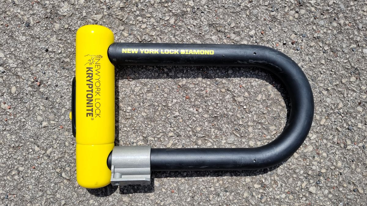 Kryptonite New York Lock Diamond D-lock review: Hefty, and claimed to ...