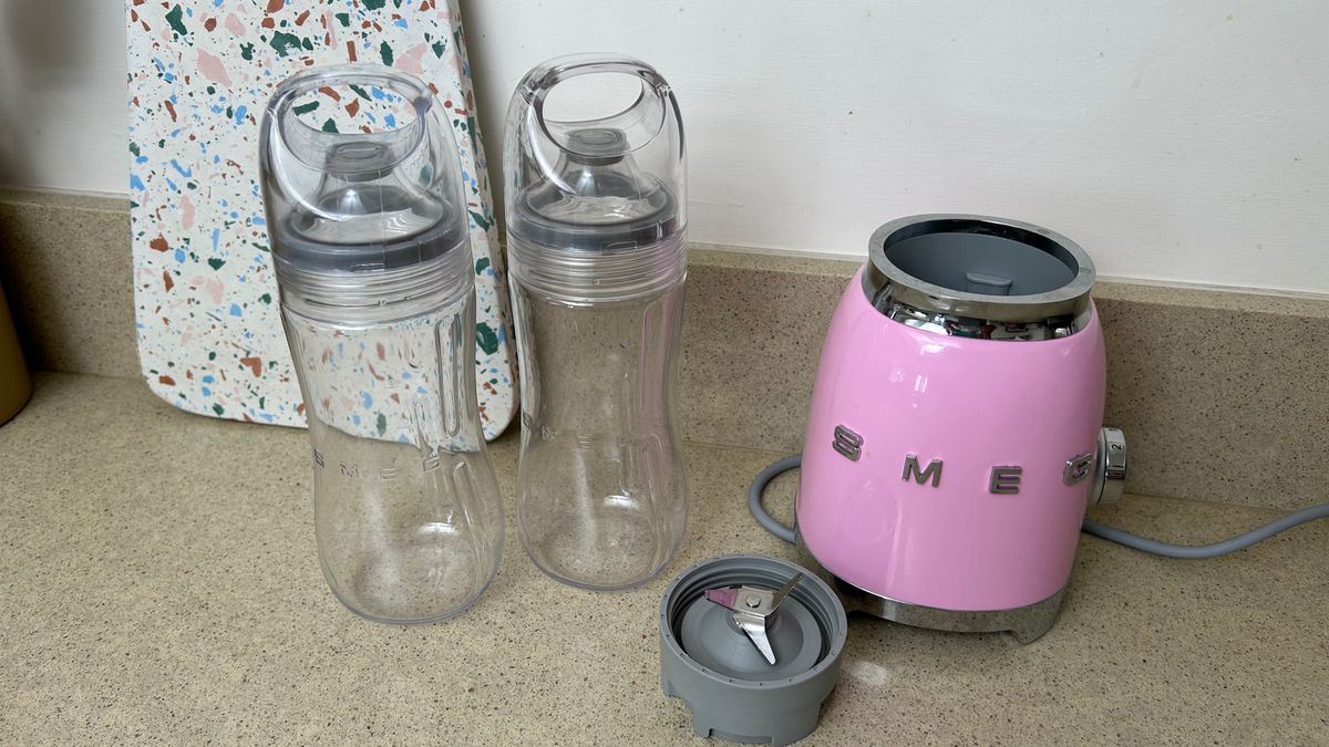 Smeg Personal Blender review: a fun retro-styled blender for making ...