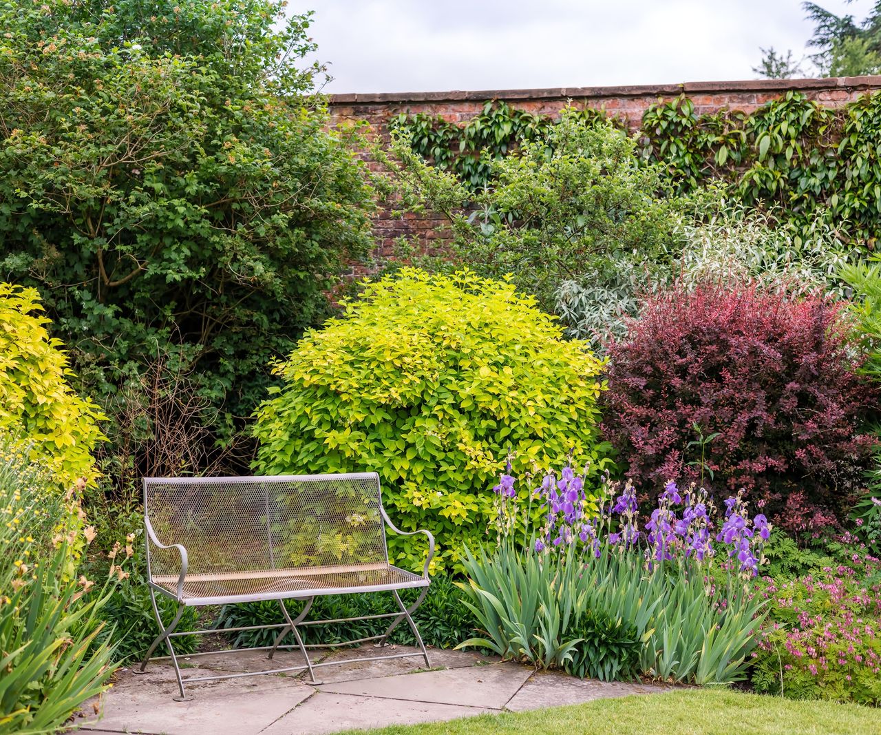 Triangular shaped garden ideas: 9 ways to redesign your plot | Homes ...