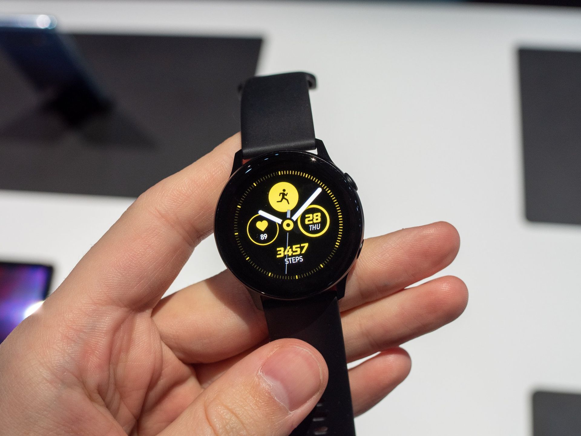 Galaxy Watch Active gets low heart-rate alerts and automatic swim ...