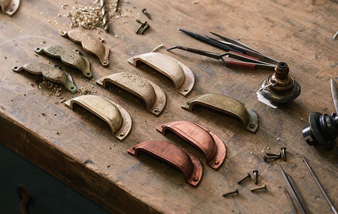 How metal handles offer a beautiful finishing touch to a kitchen ...