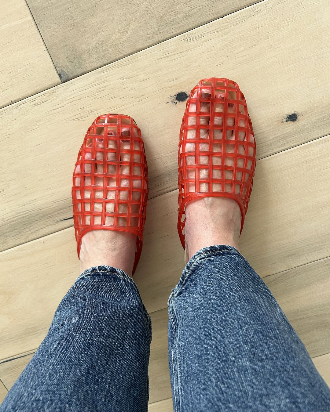 Read All About the Vince Barcelona Jelly Mules | Who What Wear