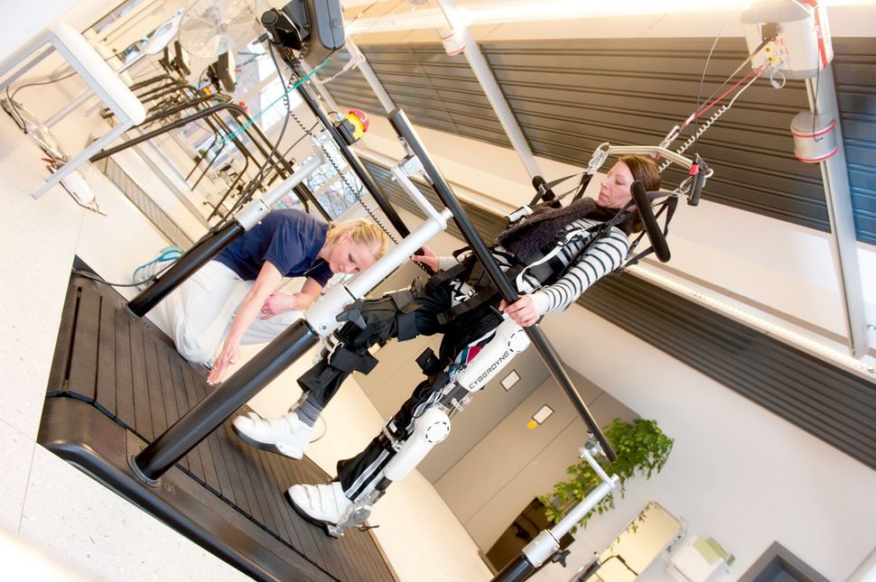 Bionic Exoskeleton Could Help Paralyzed Patients Walk | Live Science