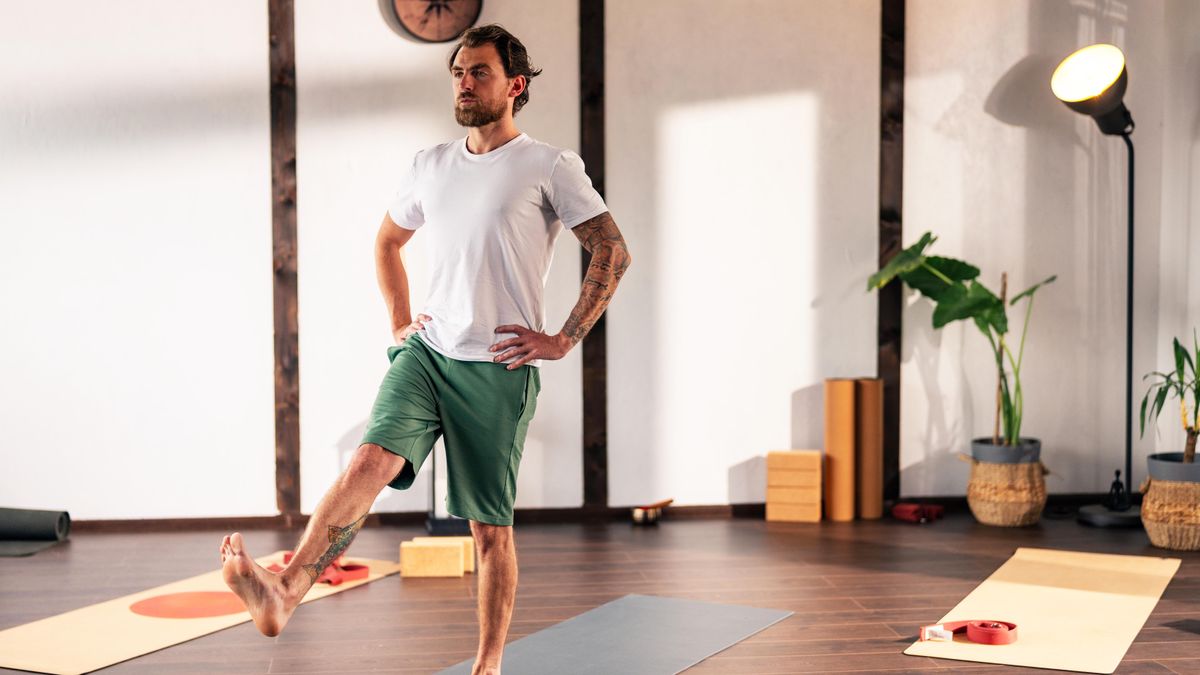 I Did the Hip Airplane Exercise For a Week to Improve My Hip Mobility ...