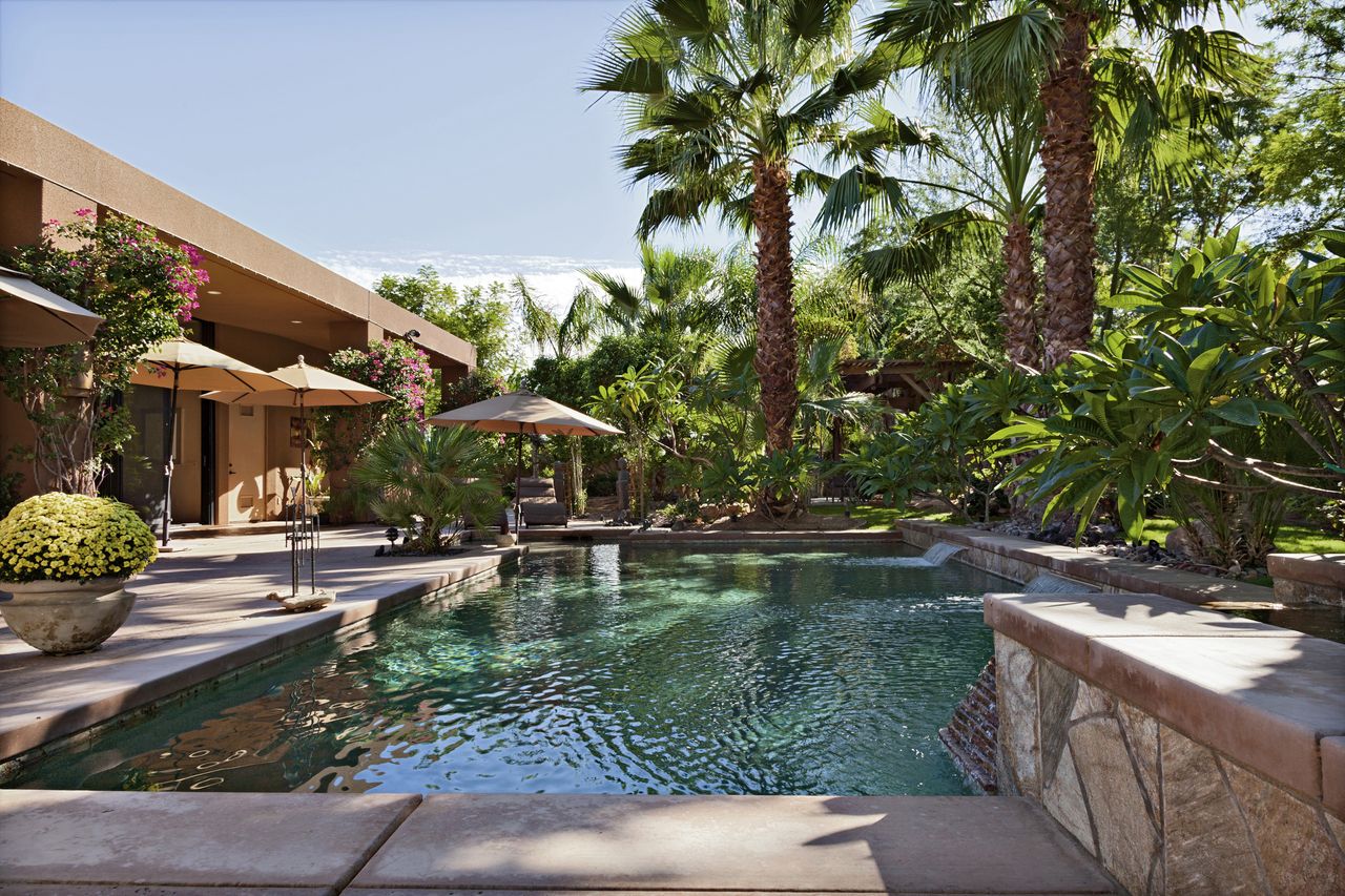 Pool landscaping ideas: 10 ways to surround your pool with paving ...