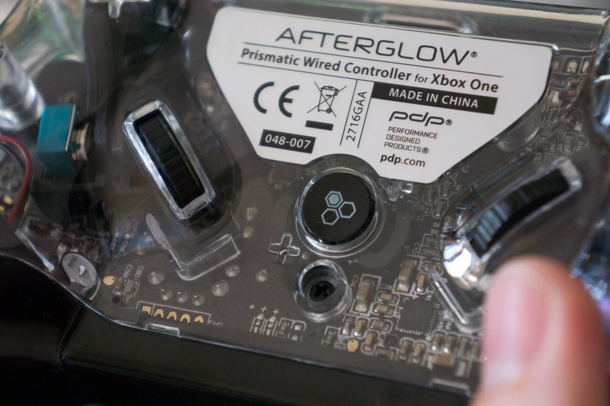 Afterglow's Xbox One controller lights up the real world in style ...