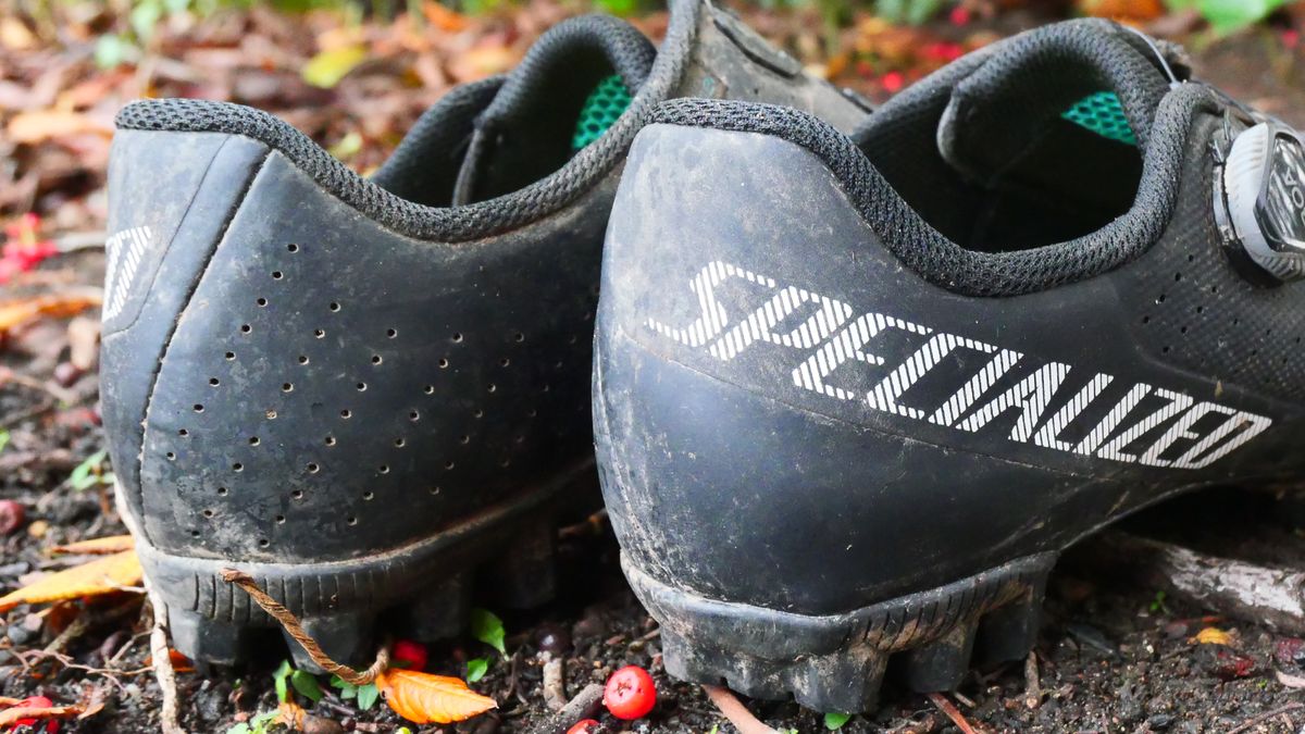 Specialized Recon 3 review – performance adventure shoes | Bike Perfect