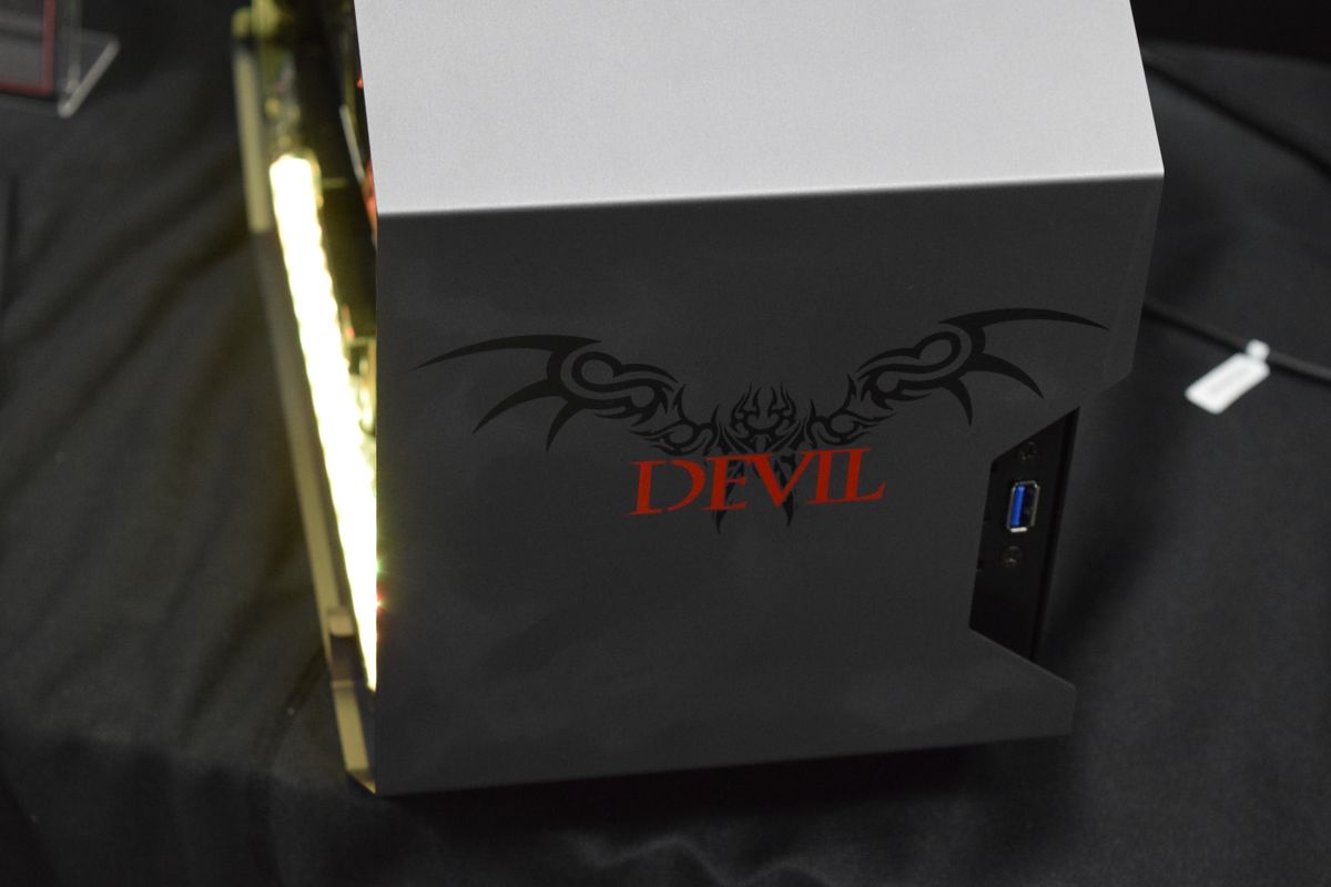 Intel Skull Canyon And PowerColor External GPU Dock Power HTC Vive ...