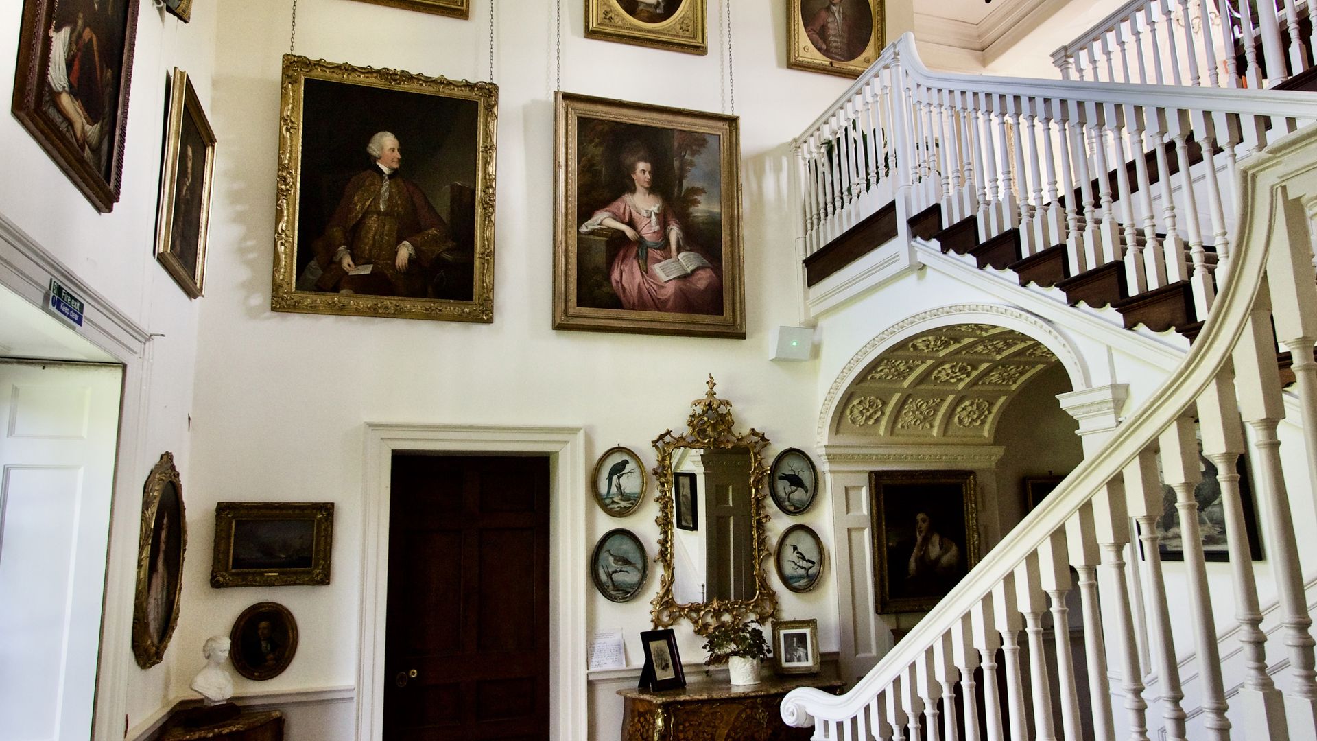 Inside Mapperton: The American Viscountess Julie Montagu's stately home ...