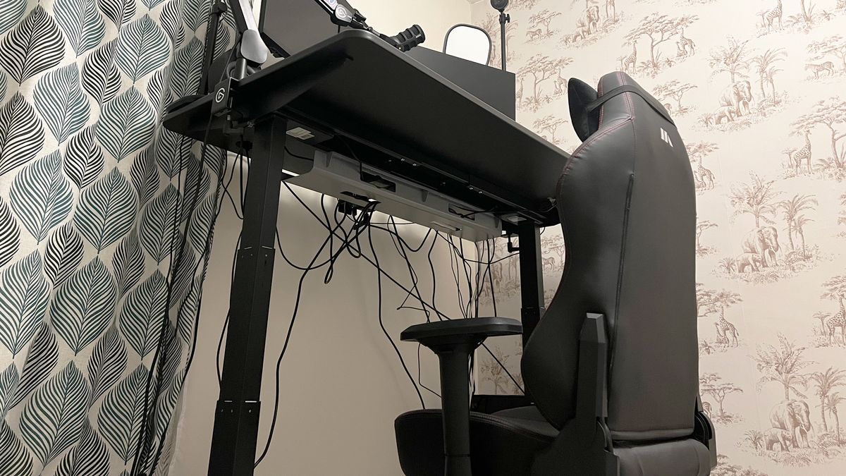 Autonomous SmartDesk Pro review: "Can a desk just be a desk in 2023 ...