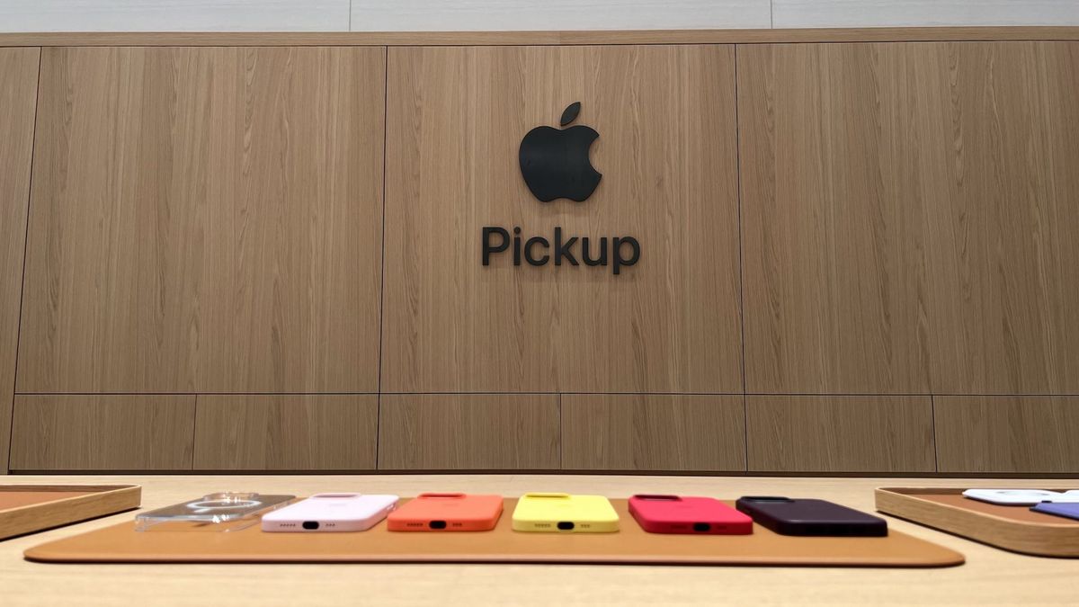 A sneak-peek inside the new Apple Store in London’s posh Knightsbridge ...