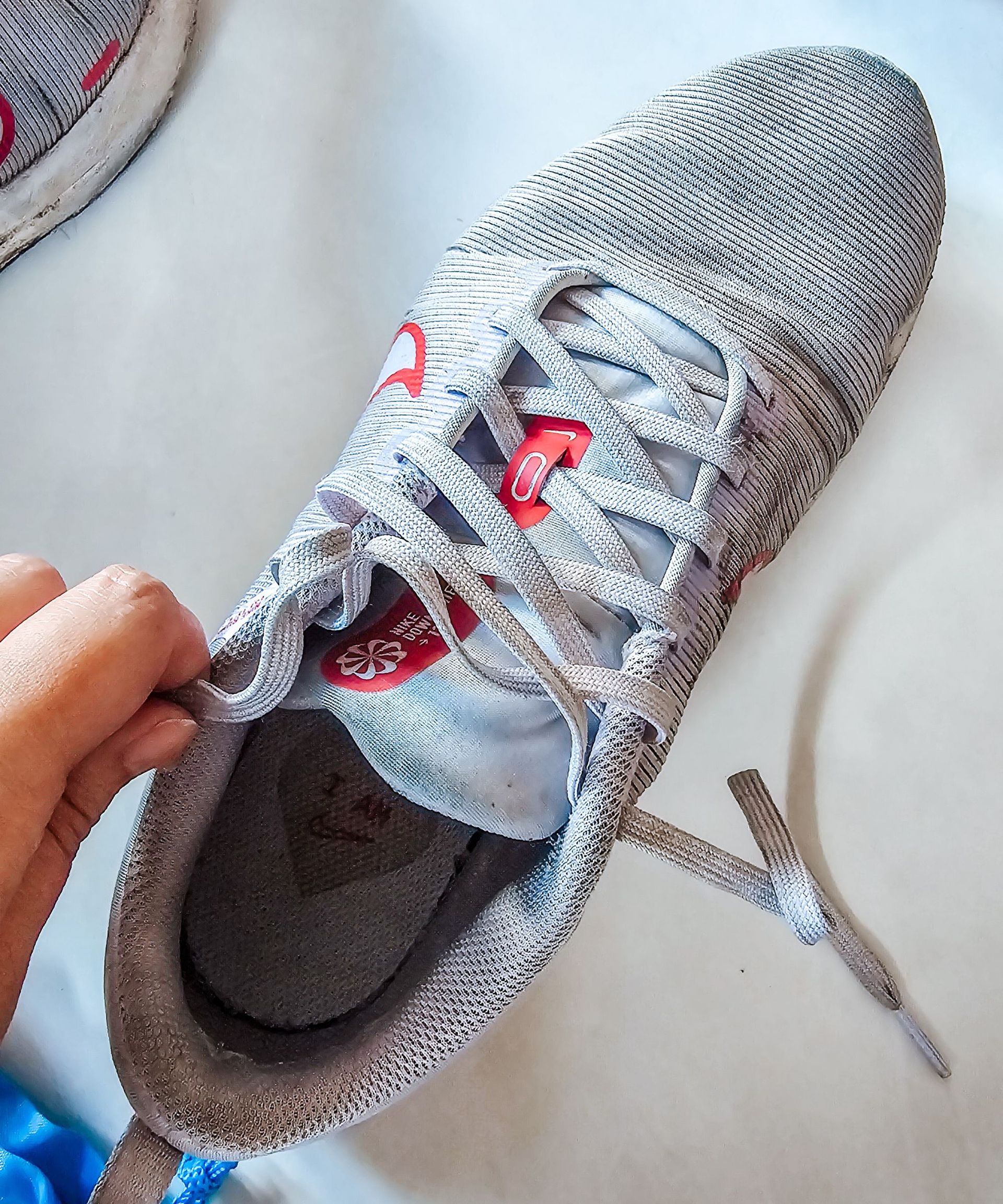 How to wash sneakers in the washing machine or by hand | Real Homes