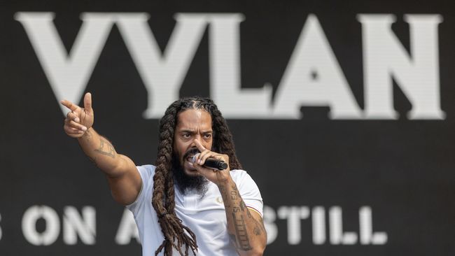 Ex-American Head Charge singer Cameron Heacock is currently homeless ...