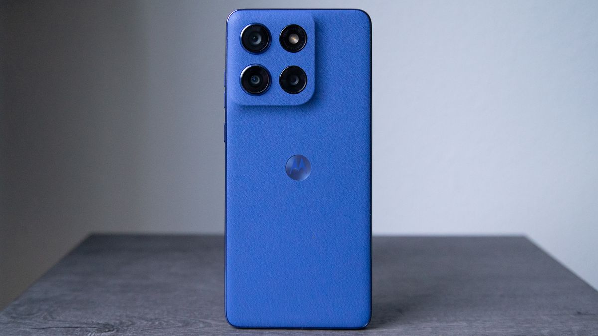 Motorola's new $400 phone is putting some flagships on blast | Android ...