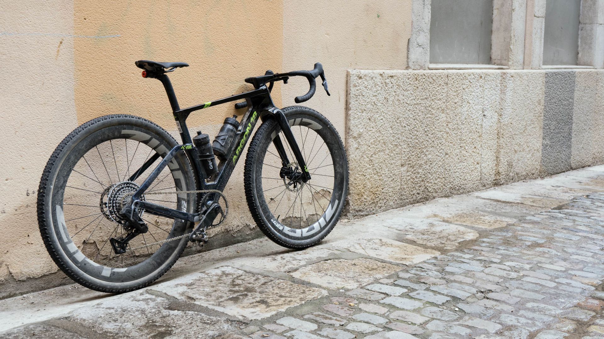 Like shooting fish in a barrel – I spotted a new Argon18 aero gravel ...