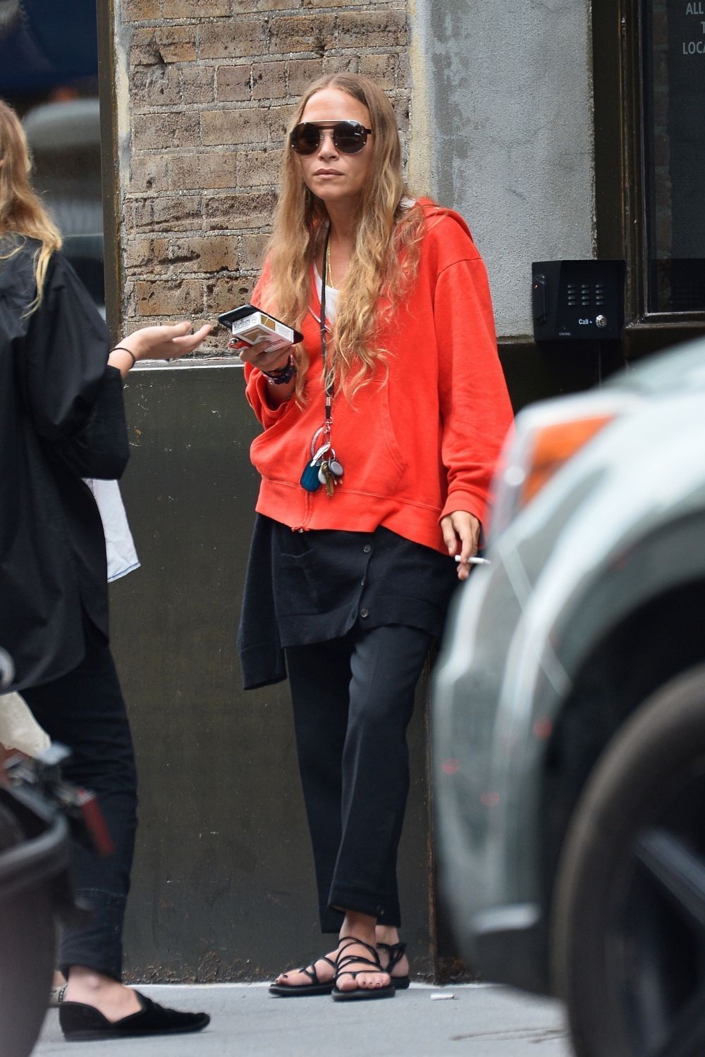 Mary-Kate Olsen Was Spotted Wearing Teva Infinity Sandals | Marie Claire UK