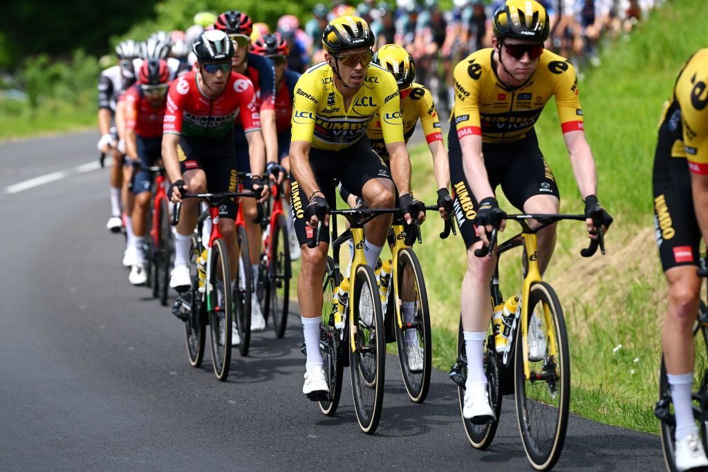 Critérium du Dauphiné: Julian Alaphilippe sprints to victory on stage 2 | Cyclingnews