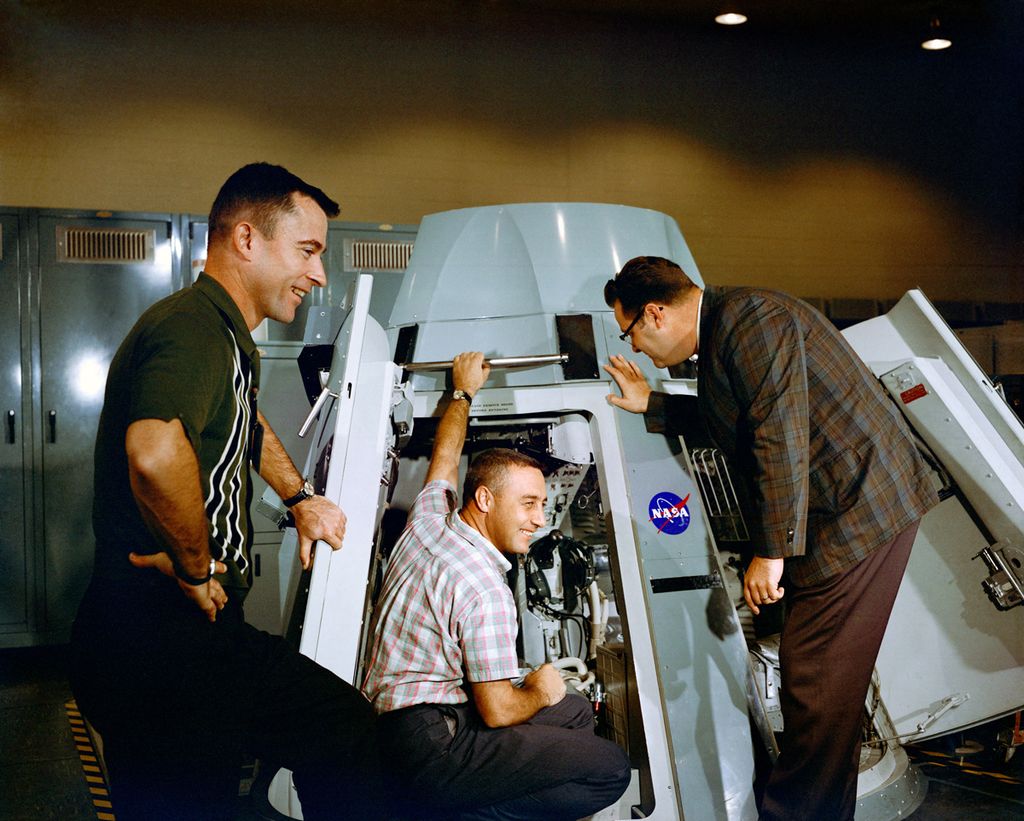 Gemini 3 in Photos: The 1st Crewed Flight of NASA's 2-Person Spaceship ...
