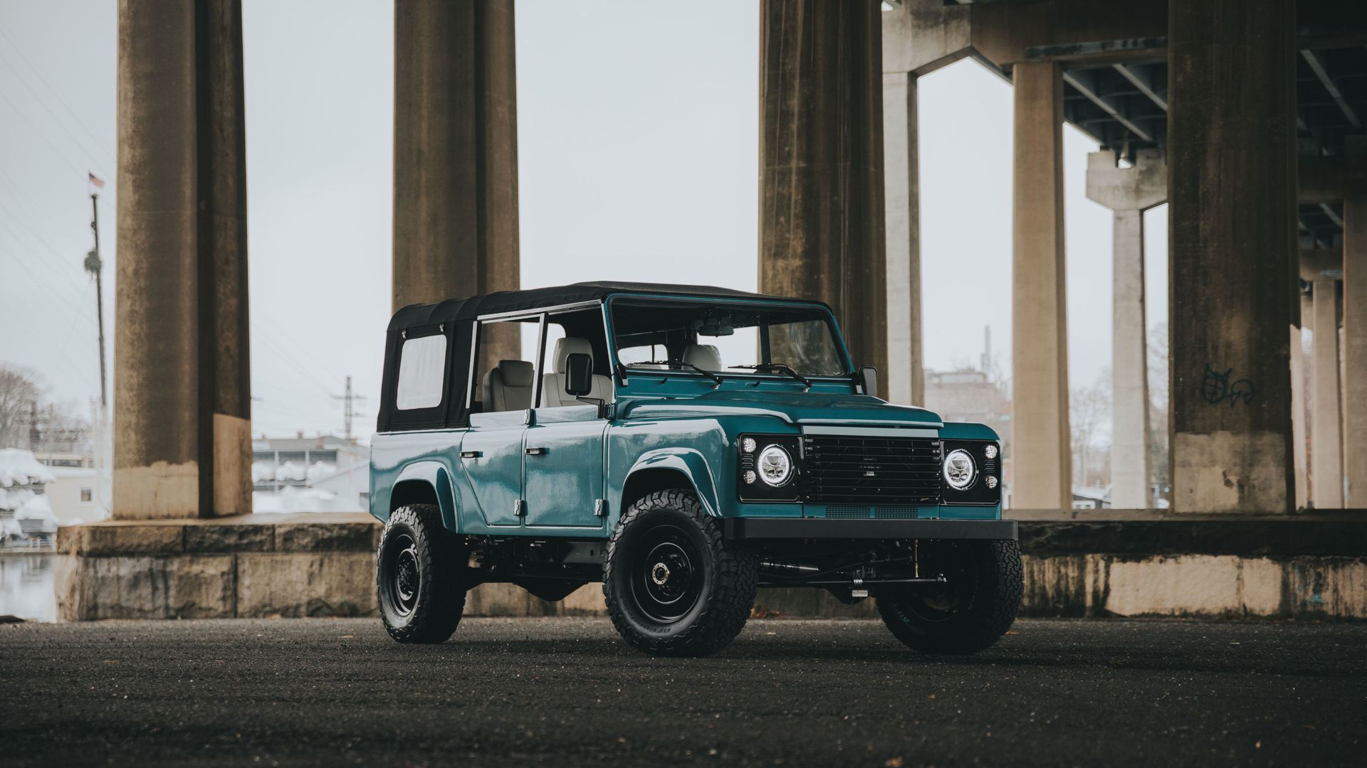 Land Rover Defender restoration: 22 specialists to reinvent an ...