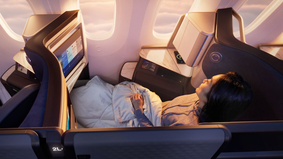 United Airlines just unveiled its next-gen cabin with new Polaris seats ...