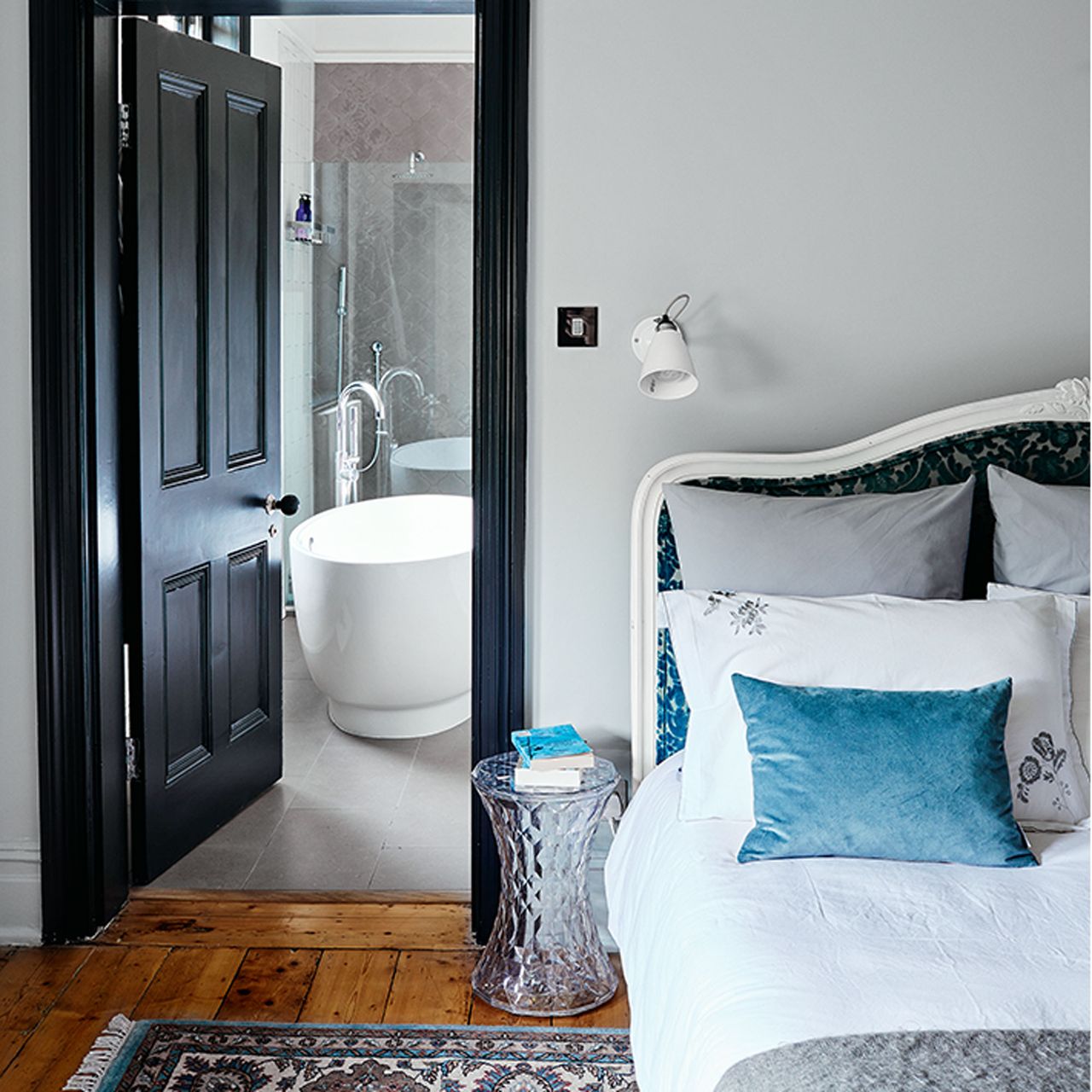 How small is the minimum for an en-suite bathroom? | Ideal Home