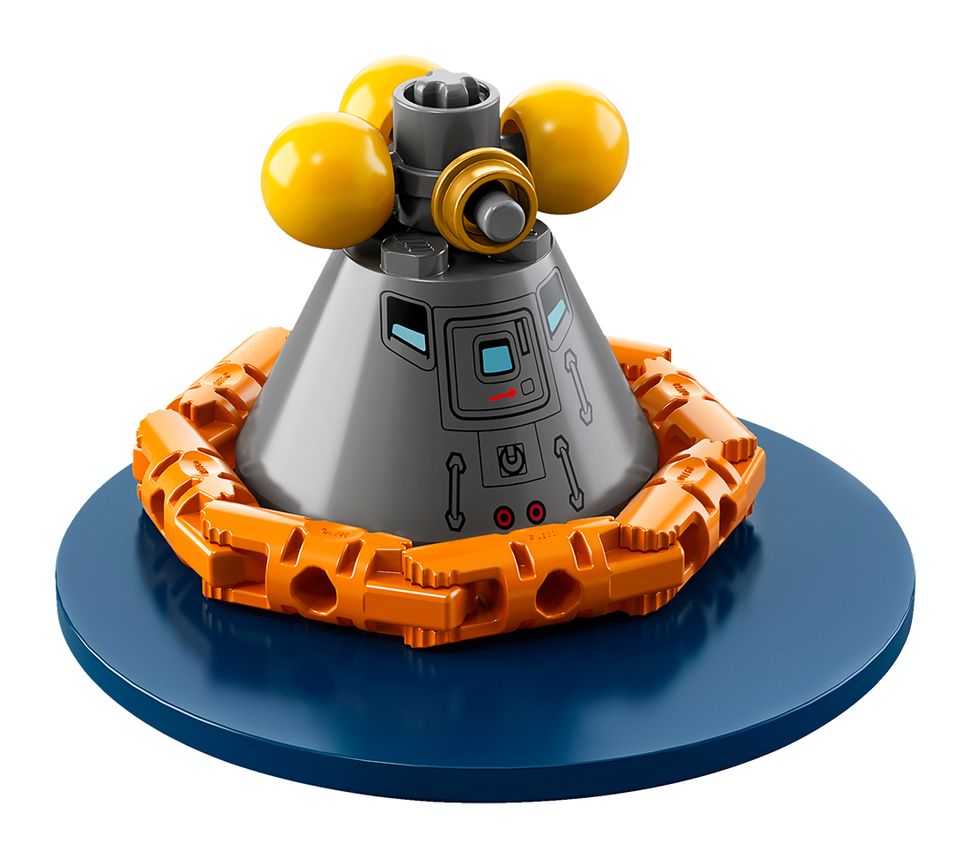 Lego's NASA Apollo Saturn V Moon Landing Set in Pictures | Space