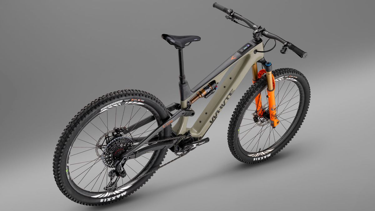 Whyte reveal the lightweight E-Lyte e-MTB range and brutally axe most ...