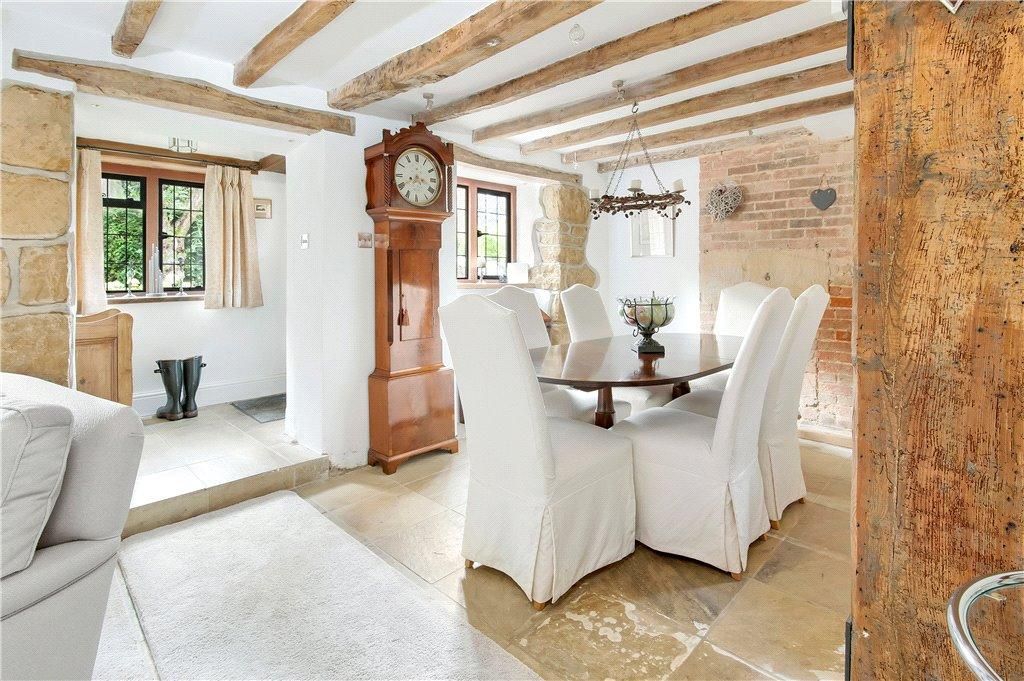A lovely Cotswold stone cottage in Warwickshire that showcases idyllic ...